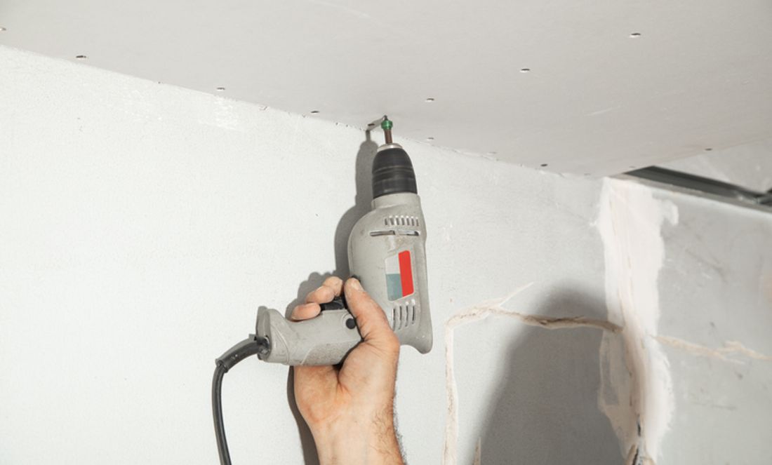 How do you repair cracks in your ceiling? - hipages