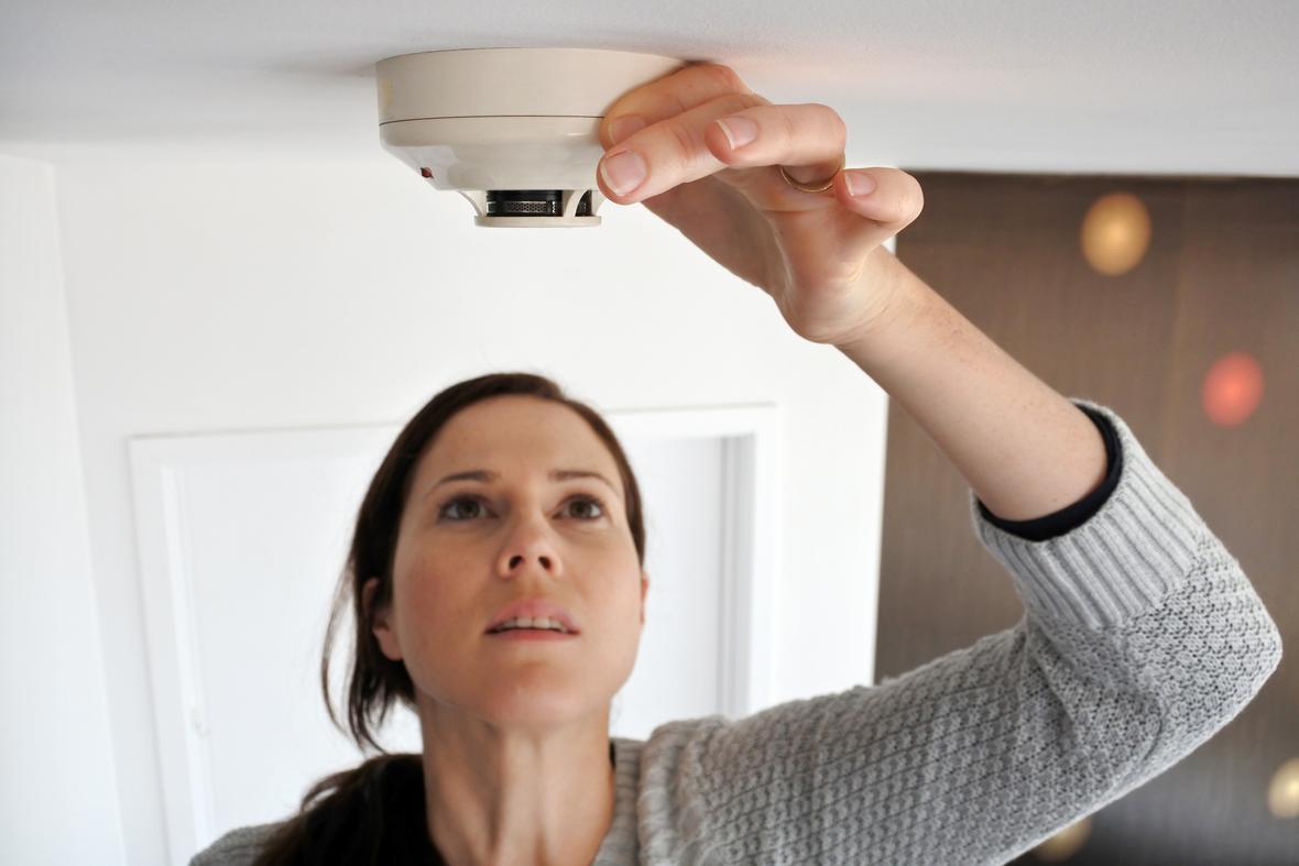 How To Change A Smoke Alarm Battery