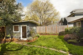 How to create rooms in a small backyard