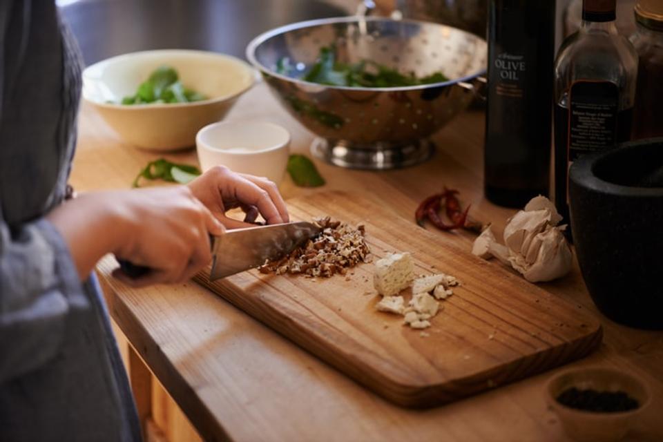 20 kitchen utensils all home chefs must have